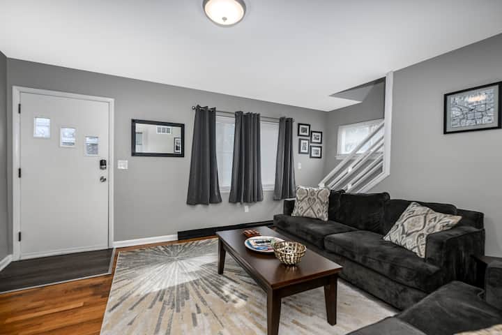 Cuy Valley National Park! 1br House With Laundry - Sarah's Vineyard, Cuyahoga Falls