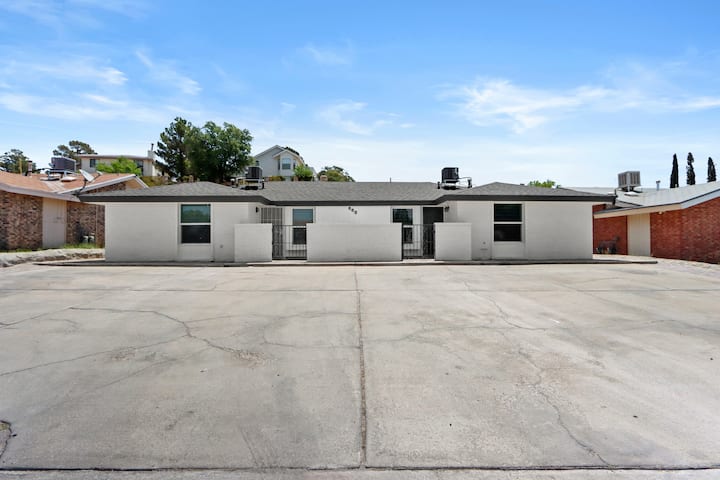 Nice Westside Apt With Backyard! - El Paso, TX