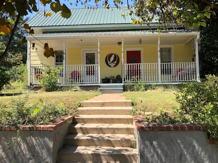 Charming Bohemian Cottage - Athens, GA