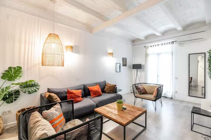 Stylish & Homy Apt With Ac And Private Balcony - Barcelona
