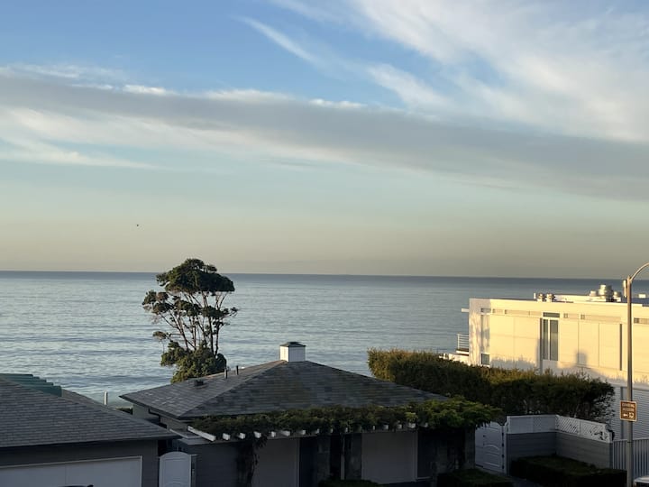 Billionaire Beach Bungalow - Malibu, CA