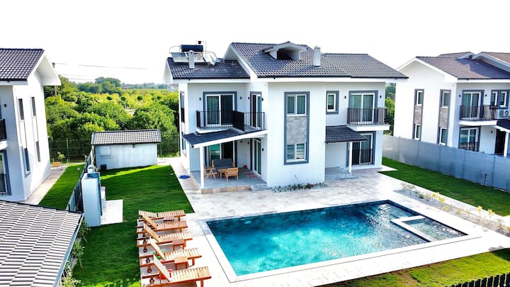 4 Yatak Odalı Havuzlu Villa - Dalyan