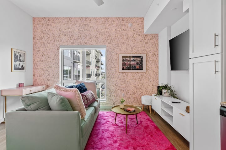 Dolly Diamond Luv*-walk Downtown-pool-lux Lounges! - Nashville, TN