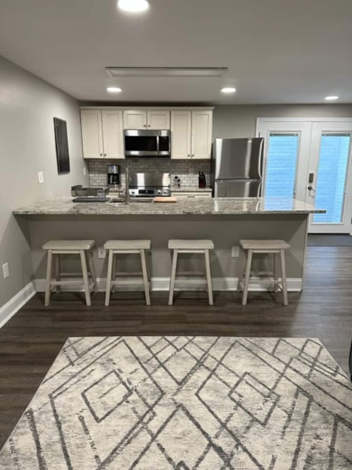 New Arlington Basement Apartment-va Square Metro - Arlington, VA