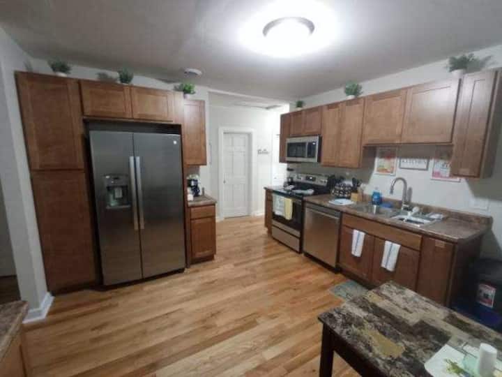 Beachcomber! Pro Cleaned, Self Check In Sleeps 7 - Racine, WI