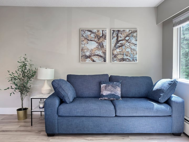 Bright, Renovated Apartment - Vancouver