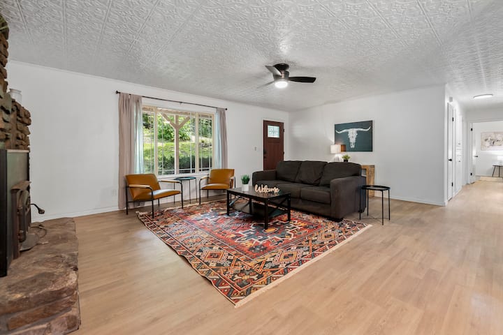 Updated, Cozy Home- Minutes To Tunnel Vision! - Bella Vista, AR