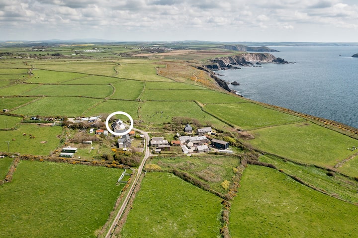 Nr St Davids Stone Barn Sea Views 3 Bed, Coastal - Solva