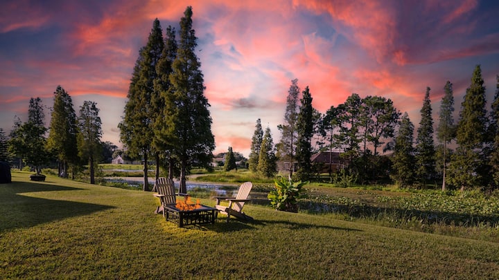Serene 4br Lakeside Retreat | Central Location - Riverview, FL