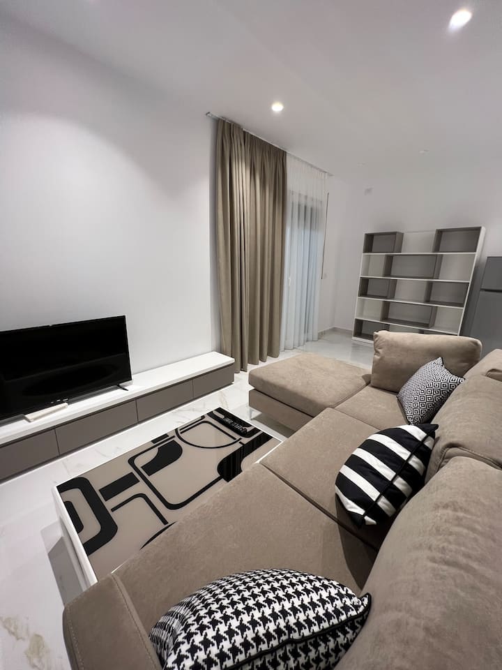 Mumbas Room 3 - Himarë