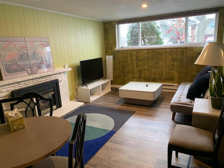 Private Suite (Bedroom + Living Room+bathroom) - Toronto