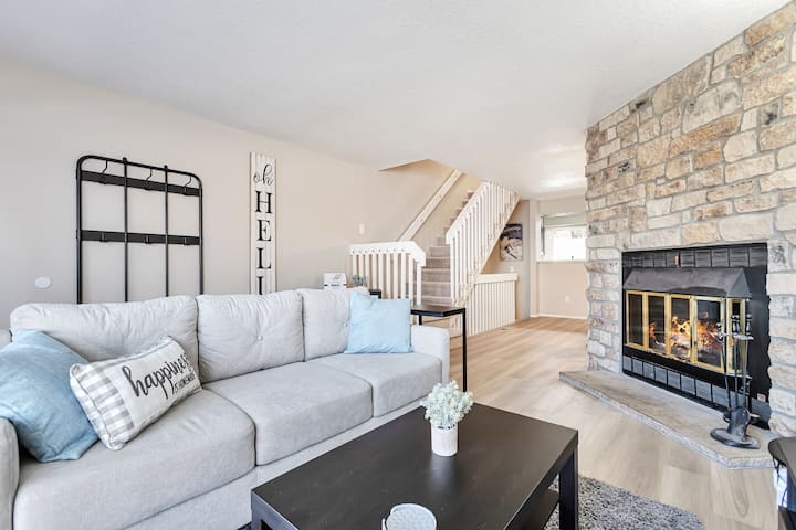 Updated Lafayette Townhouse - Erie, CO