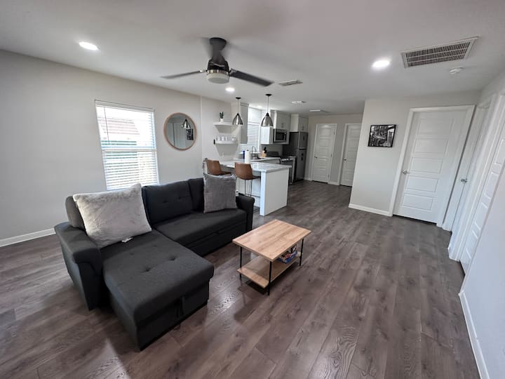 Small Cozy Gray Casita - Laredo, TX