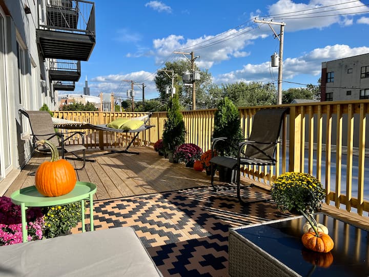 Walk To United Center•private Patio•garage Parking - West Elsdon - Chicago