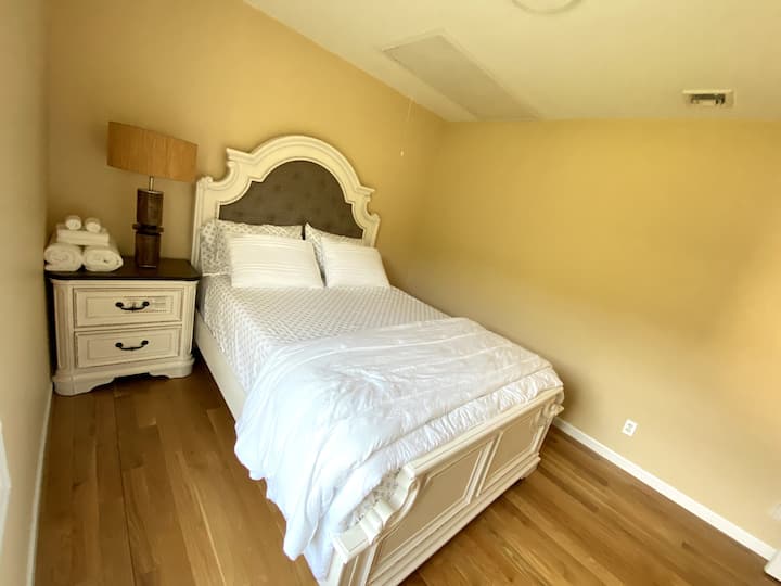 Room In East Hampton Queen Bed - East Hampton, NY