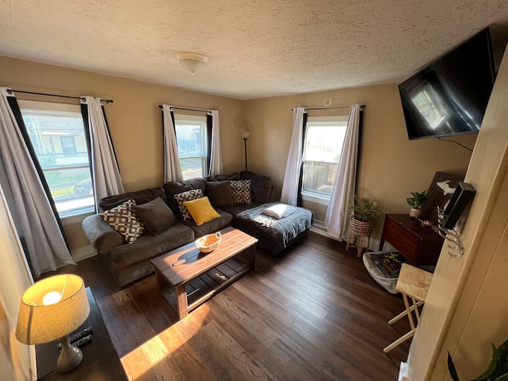 Charming Cozy Home In The Heart Of Kalamazoo - Kalamazoo, MI
