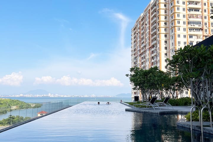 Georgetown Skypool Urban 2br I Family | Seaview - Penang Island