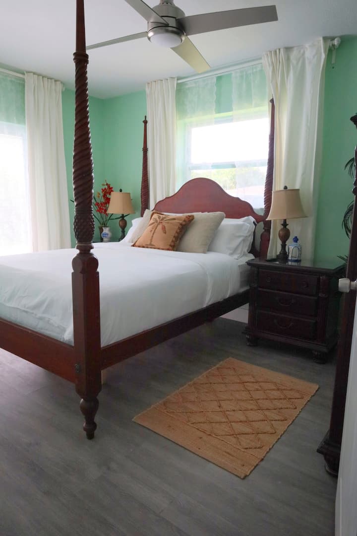 "Havana Nights" Key West Inspired Room W/ Pool - Pompano Beach, FL