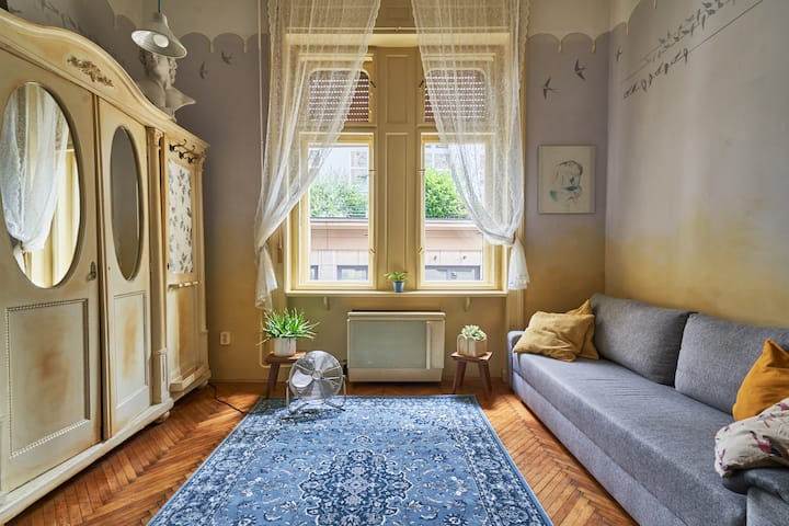 Unique Art Box Home With A/c - Budapest