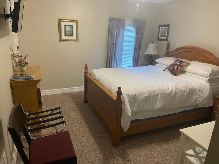 Room Close To Niagara Falls - Niagara Falls