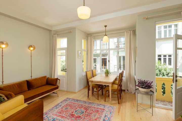 A Stylish 1st Floor Apartment In Cihangir - Istanbul