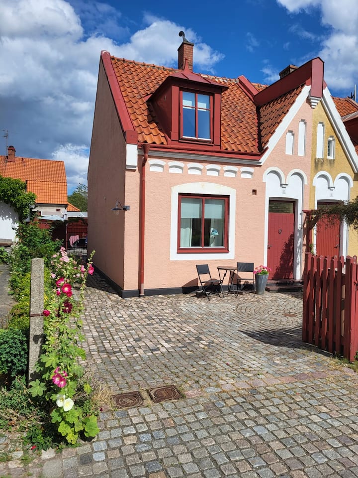 Charmigt Och Centralt Parhus I Ystad - Ystad