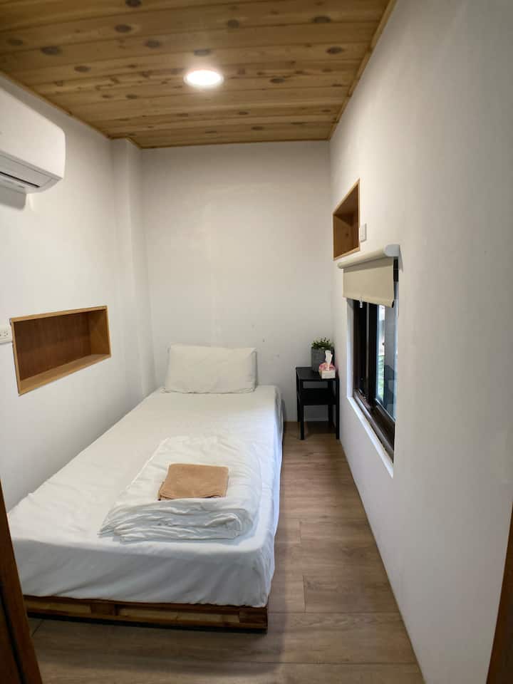 【Jinji 】月租/Single Room /Cozy/出差好居所/共用衛浴 - 竹南鎮