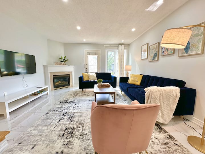 Charming Home In Prime Location With 2 Parking - Toronto