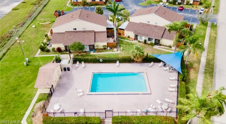 2 Bed 2 Bath Close To Everything - Fort Myers, FL
