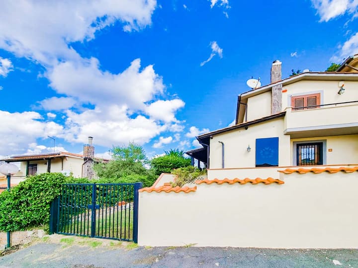 Intera Casa Con Patio Esterno E Giardino - Ladispoli