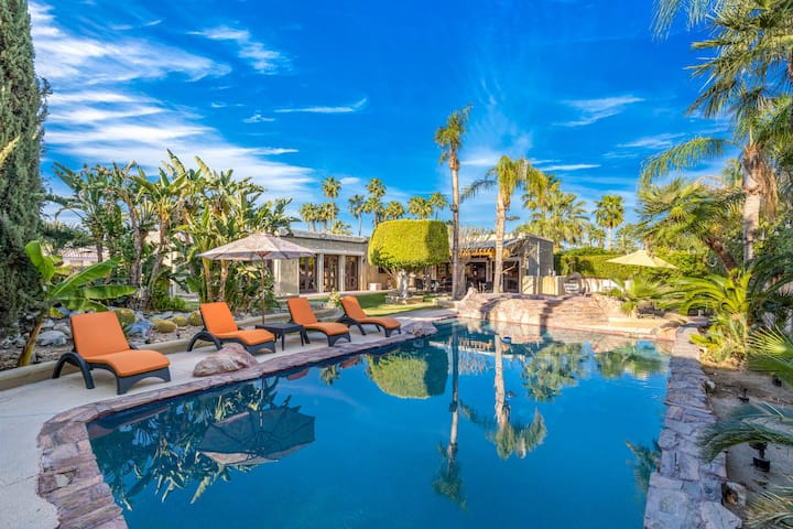 Spacious Luxury Estate Downtown - Palm Springs, CA