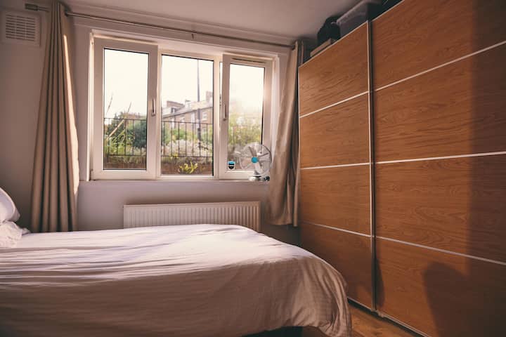 Well Connected & Furnished 1 Bedroom Flat - Greenwich