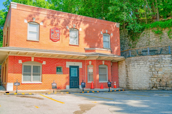 Ground Floor Villa At Sweet Spring - Eureka Springs, AR