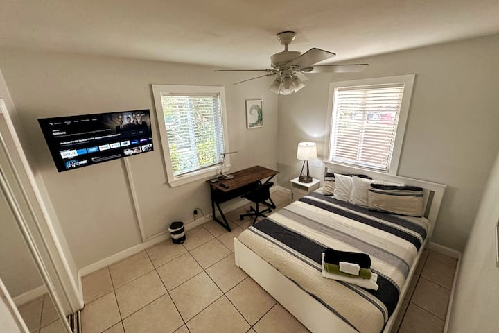 Executive Room In The Grove Professionally Managed - Coral Gables, FL