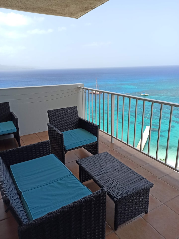 Oceanfront Corner Unit • Hip Strip • Walk To Beach - Montego Bay
