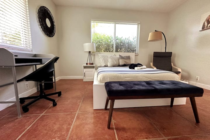 Professionally Managed Executive Suite In Grove! - Miami, FL
