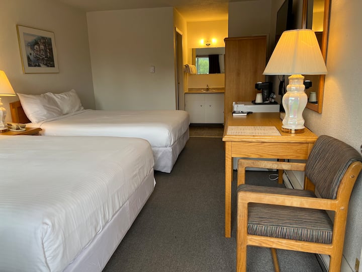 Two Queen Bed + Kitchen - Kitimat