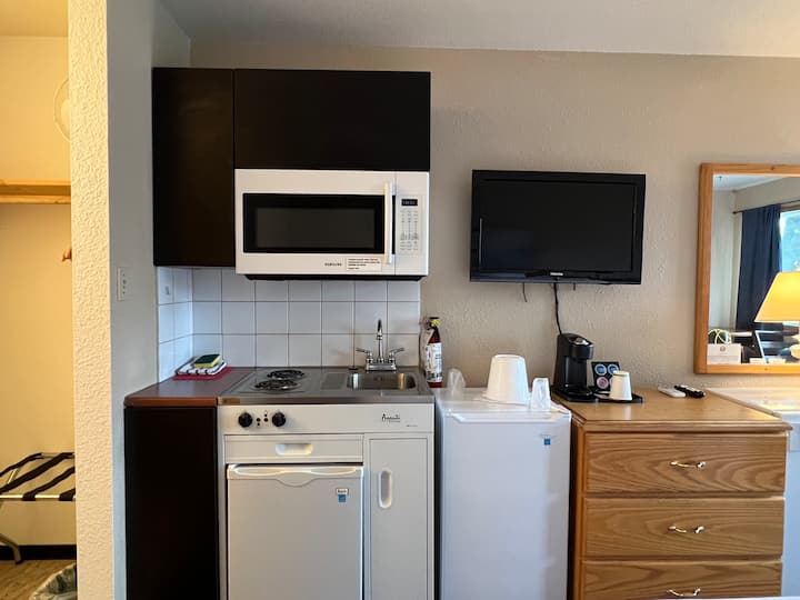One King Bedroom + Kitchen - Kitimat