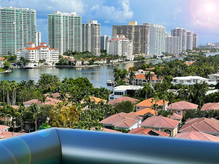 Wonderful Apt! 14 Floor. Parking - Aventura, FL