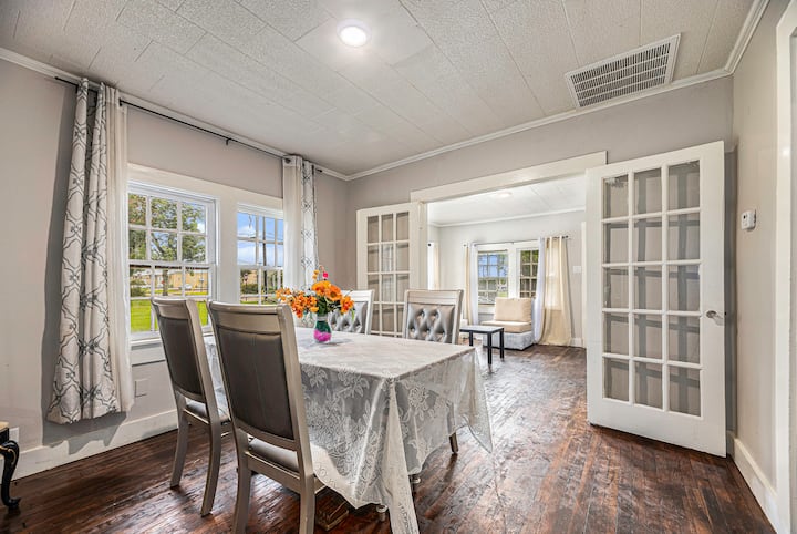 Little Blue Bungalow - League City, TX