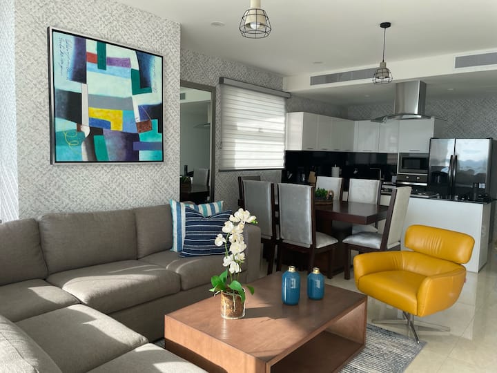 Spacious Oceanview Beachfront Condo 3br - Mazatlán