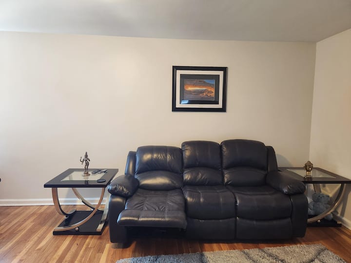 Top Floor Apartment Near Mt. Vernon Train Station - Williamsbridge - Bronx NY