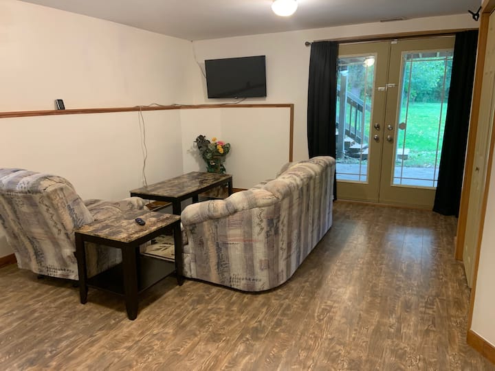 Bachelor's Apartment -2 Adults. - Owen Sound