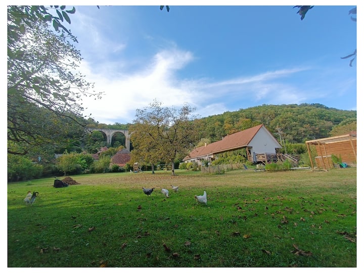 • 'La Passiflore' | Jacuzzi | Piscine | Massages • - Martel