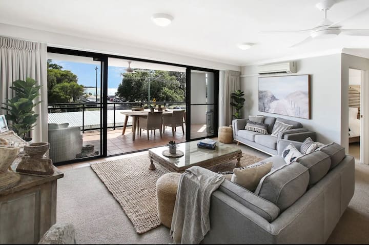 Absolute Waterfront Cotton Tree - Maroochydore