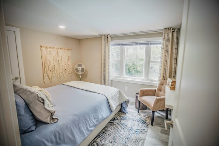 Newly Renovated Close To Downtown Gr & Airport - Grand Rapids, MI