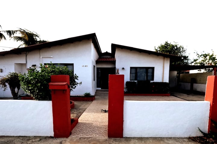 Perfectly Located Vacation Home! 4 Bed/2 Bath - Aruba