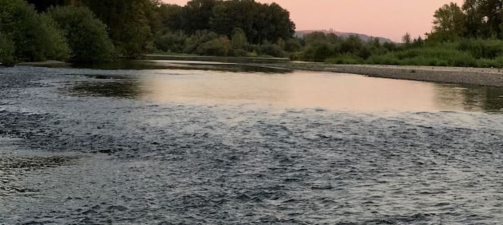 Willamette River Retreat - Monmouth, OR