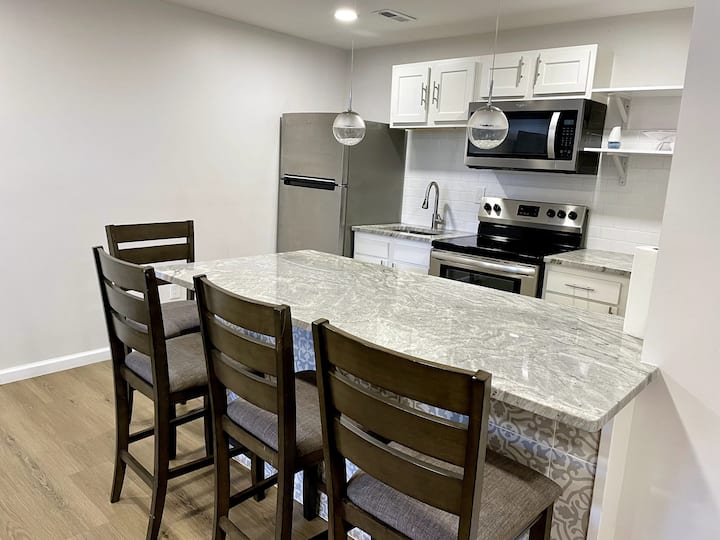 Private Entrance Suite Waterview - Essex, MD