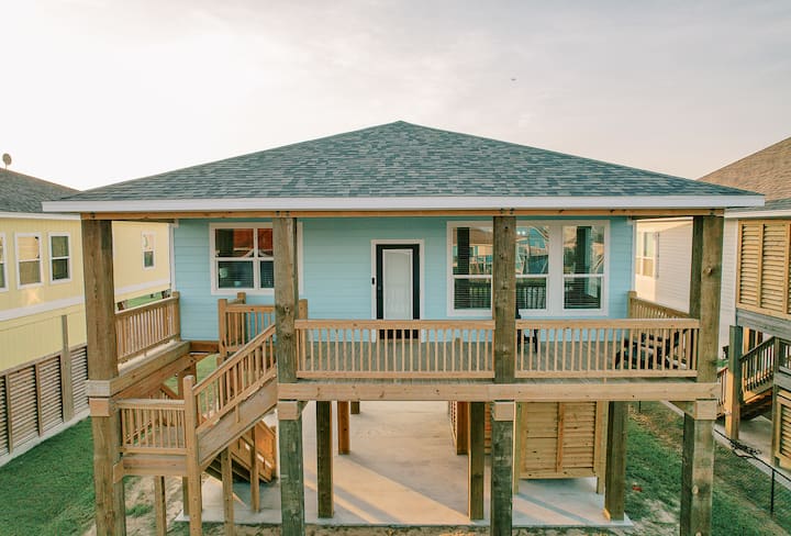 Golden Sands: Golf Cart Onsite, Beach, Hot Tub! - Bolivar Peninsula, TX